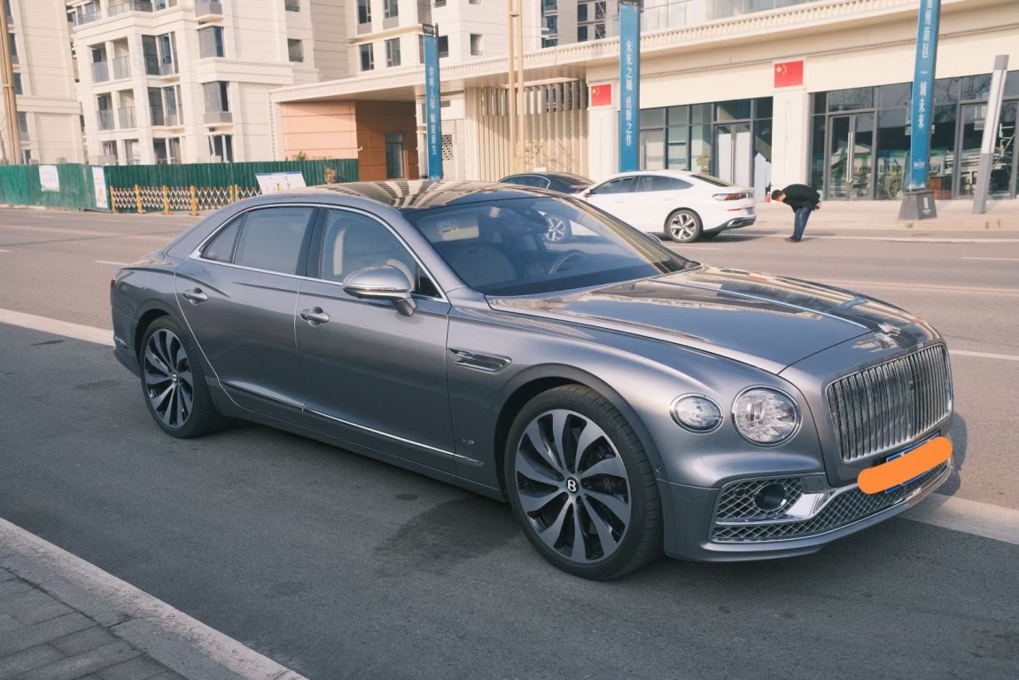 宾利 飞驰 6.0T W12 银灰色/亚麻白内 2023年01月上牌 35000公里-恩佐网